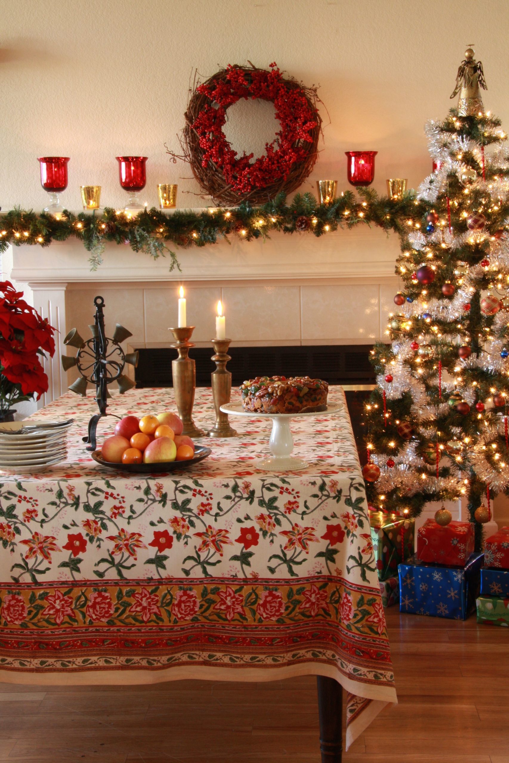 Colorful Christmas Decor: 13 Ways To A Holly Jolly Holiday Look