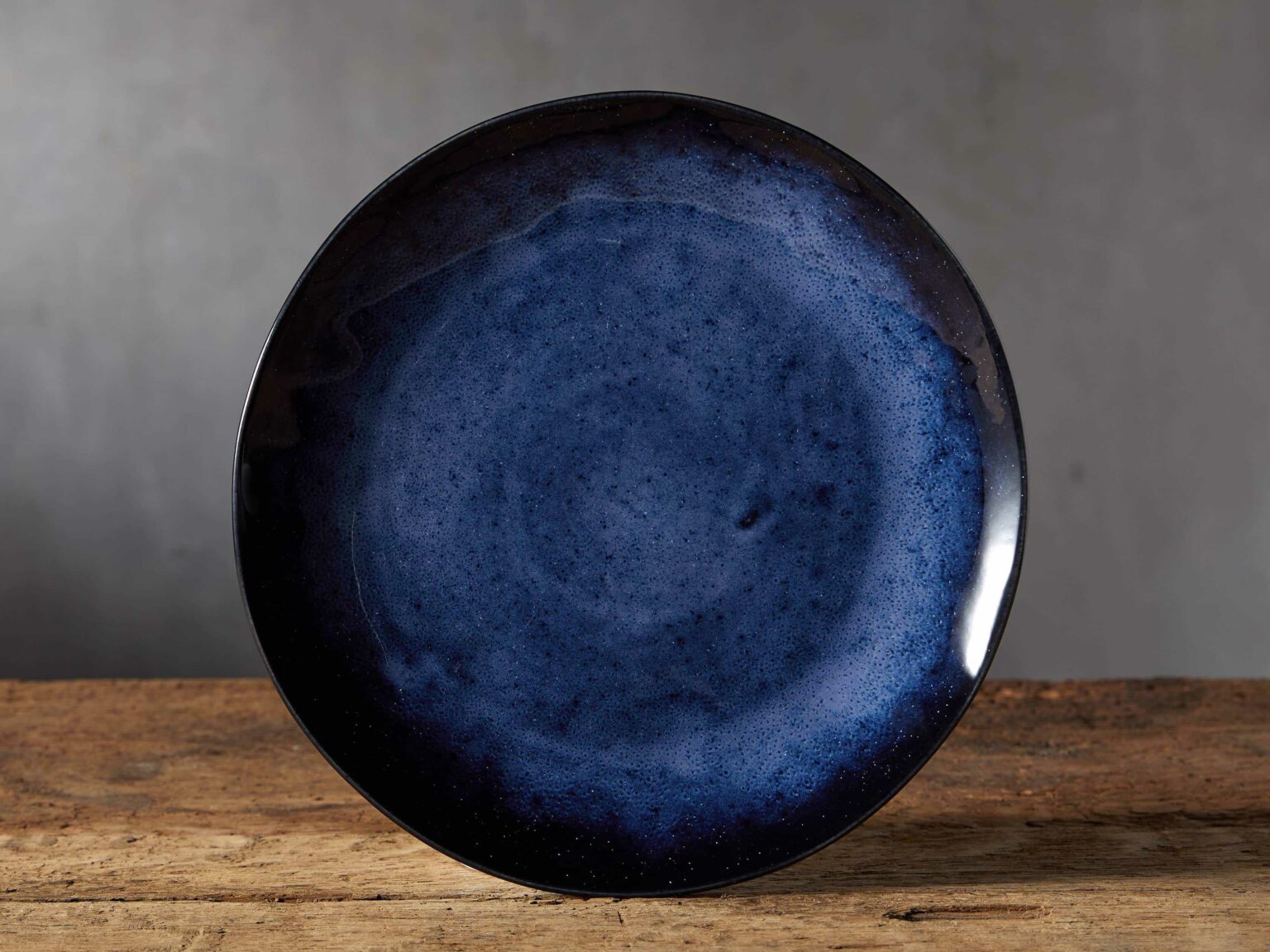 How To Use Navy Blue Decor For Cool Coastal Style - Saffron Marigold