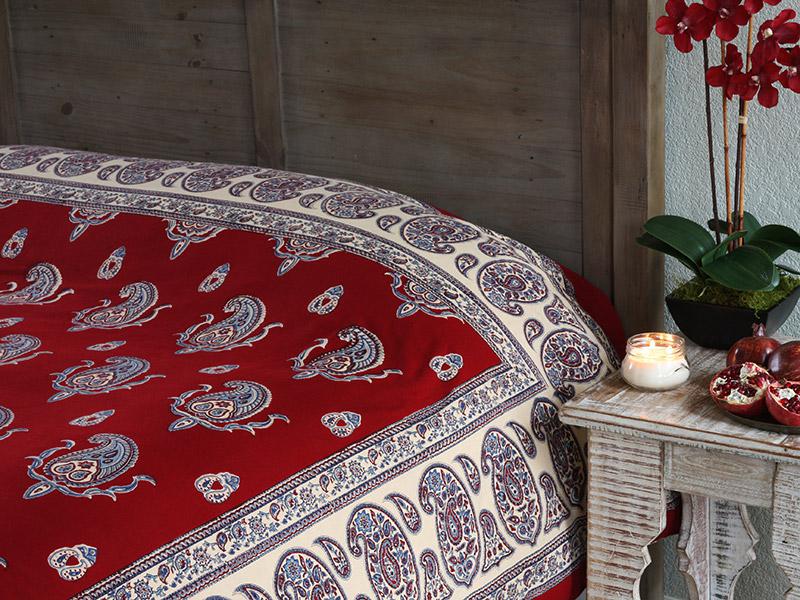Red queen bedspread, Paisley print queen bedspread, Kashmir inspired ...